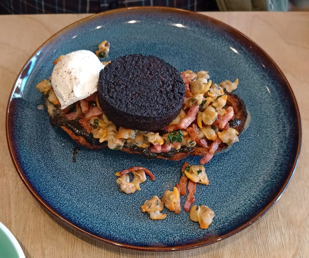 Cardiff Traditional Dishes: Discover Local Flavors